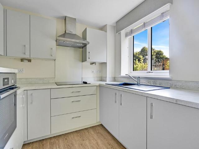 Keighley Road, Bingley BD16 2 bed retirement property to rent £2,395 pcm £553 pw