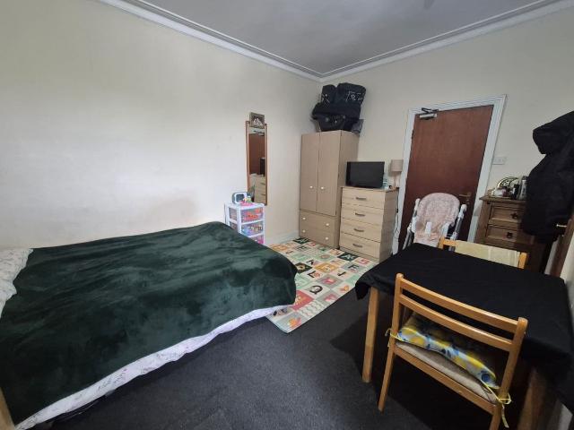 Kelvin Avenue N13, Studio to rent, £1,100 pcm | PrimeLocation