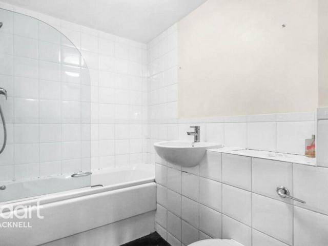 Kelvin Gate, Bracknell 2 bed apartment to rent £1,550 pcm £358 pw