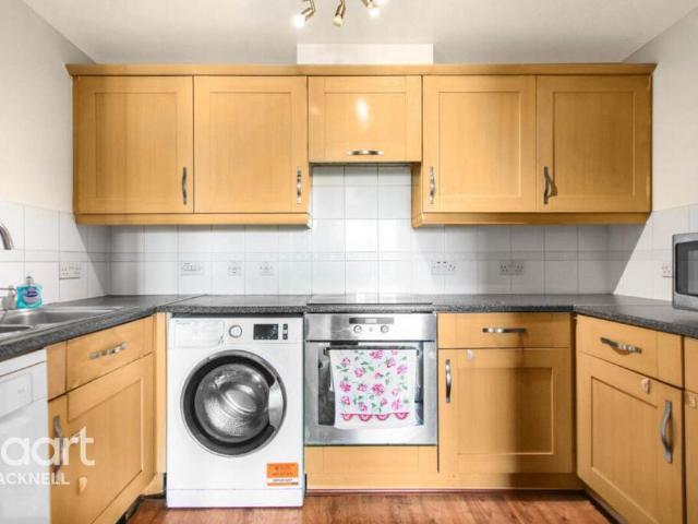 Kelvin Gate, Bracknell 2 bed apartment to rent £1,600 pcm £369 pw