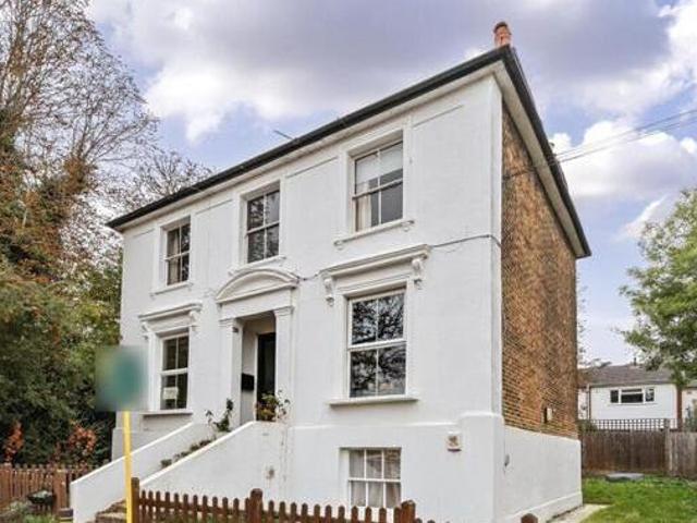 Kelvin Grove, London, 2 Bedroom Flat