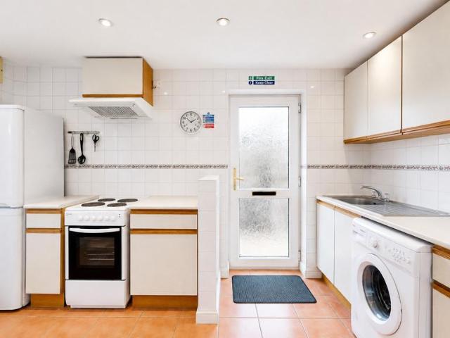 Kelburne Road, Cowley Studio to rent £1,175 pcm £271 pw
