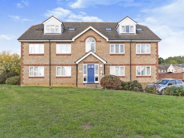 Keller Close, Stevenage SG2, 2 bed flat to rent, £1,250 pcm | PrimeLocation