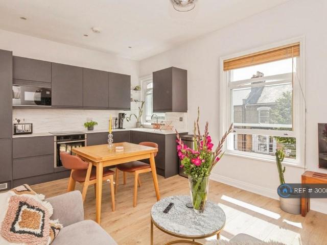 Kellett Road, London, SW2 2 bed flat to rent £2,500 pcm £577 pw