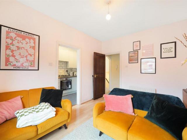 Kellett Road, SW2 2 bed flat to rent £2,200 pcm £508 pw