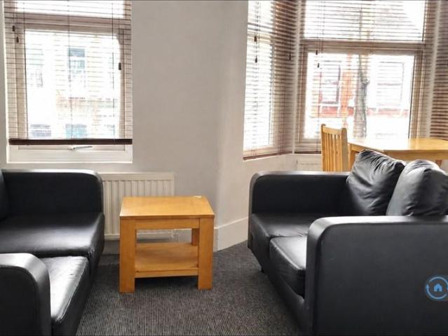 Kellino Street, London, SW17 4 bed maisonette to rent £3,500 pcm £808 pw