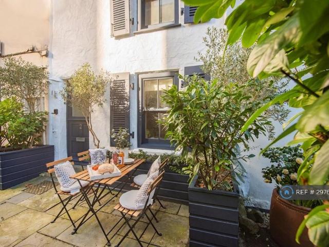 Kellys Gardens, St Ives, TR26 2 bed terraced house to rent £1,950 pcm £450 pw