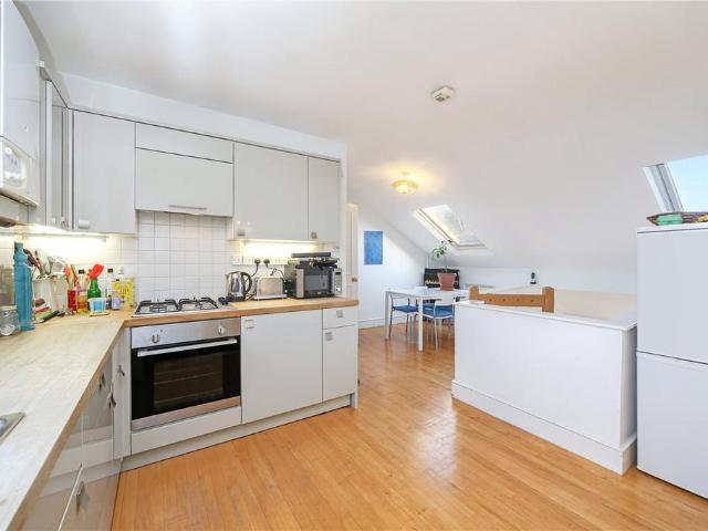 Kelmscott Road, London, SW11 2 bed apartment to rent £3,250 pcm £750 pw