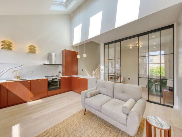 Kelmscott Road, London SW11, 2 bed flat to rent, £2,999 pcm | PrimeLocation