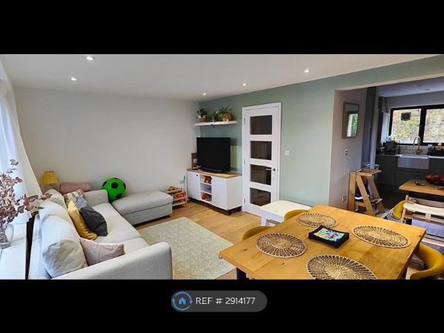 Kelshall Court, London N4, 3 bed maisonette to rent, £3,400 pcm | PrimeLocation
