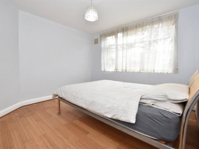 Kelso Lodge, Primrose Road, South. 2 bed apartment to rent £1,850 pcm £427 pw