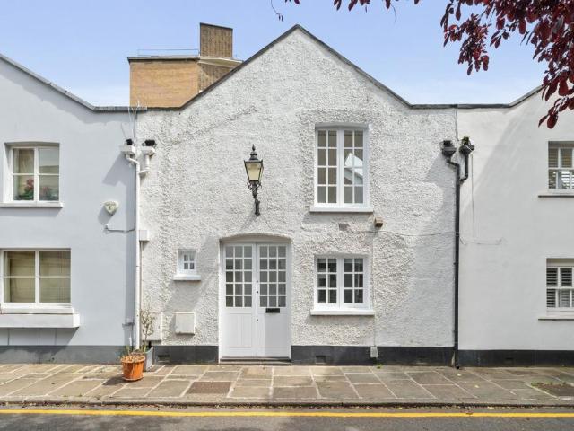 Kelso Place, Kensington, London, W8 1 bed mews to rent £3,000 pcm £692 pw