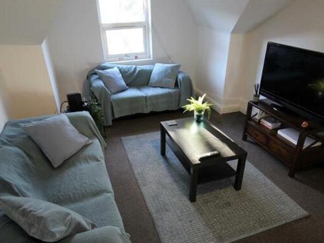 Kelso Road, Hyde Park, 1 Bedroom Apartment