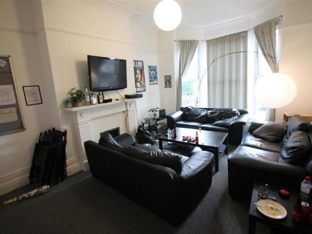 Kelso Road, Hyde Park, Leeds 8 bed house to rent £5,477 pcm £1,264 pw