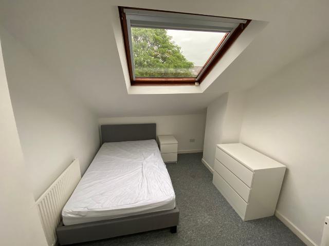 Kelso Road, Leeds LS2, 4 bed flat to rent, £2,172 pcm | PrimeLocation