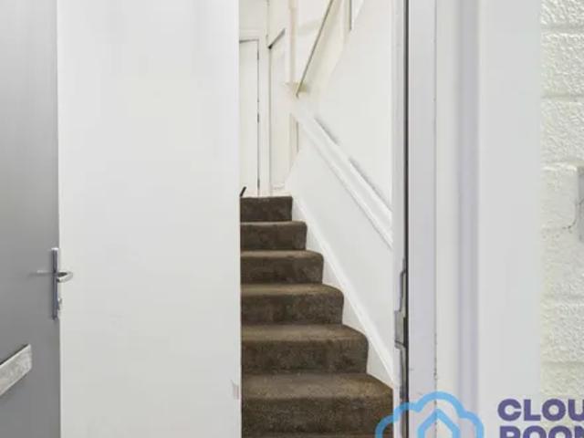 Kelson House, 1 145 Stewart Street, Cubitt Town, London, E14 3NR, United Kingdom | 3 bed apartment for rent #167148630 | Rentberry