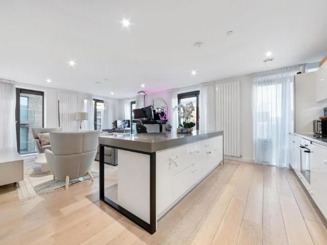 Kelson House, Royal Wharf, London, E16 3 bed apartment to rent £3,298 pcm £761 pw