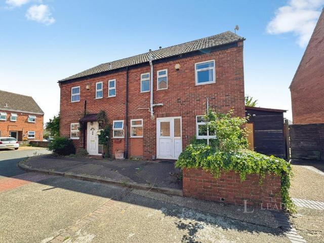 Kerville Street, Norwich, Norfolk, NR5 4 bed semi detached house to rent £1,375 pcm £317 pw