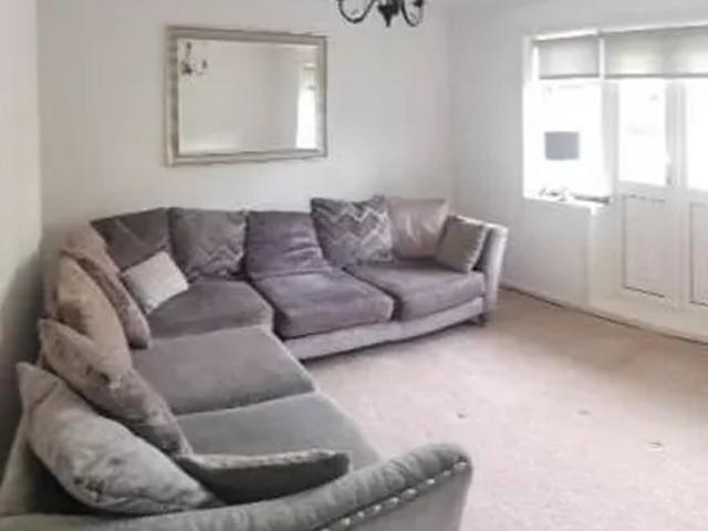 Kerrycroy Street, Glasgow, G42 0AD, United Kingdom | 3 bed apartment for rent #168093439 | Rentberry