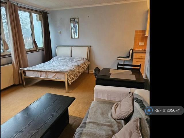 Kersfield House, London, SW15 Studio to rent £1,550 pcm £358 pw