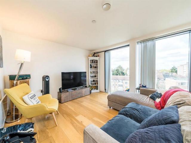 Kersfield Road, London SW15 2 bed flat to rent £2,950 pcm £681 pw
