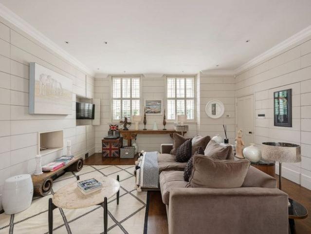 Kersley Mews