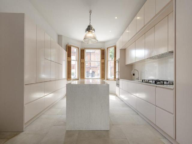 Kersley Street, Battersea, SW11 5 bed terraced house to rent £8,750 pcm £2,019 pw