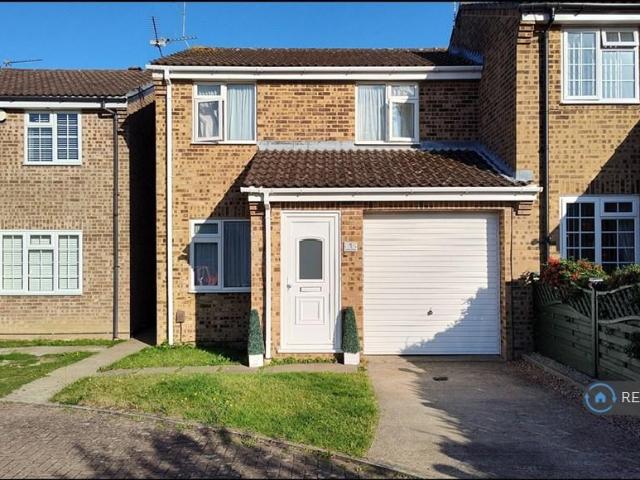 Keston Court, Gillingham, ME8 3 bed end of terrace house to rent £1,725 pcm £398 pw