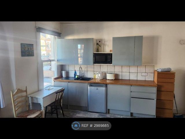 Kestrel Avenue, London SE24, Room to rent, £900 pcm | PrimeLocation