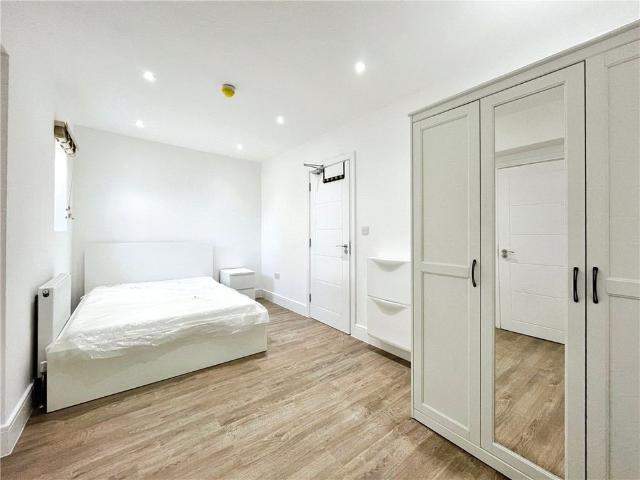 Kestrel Avenue, Staines upon Thames, Surrey, TW18 4RU