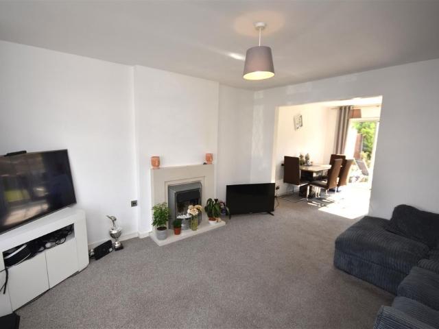 Kestrel Close, Saughall Massie