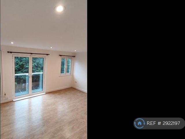 Kestrel House, Biggin Hill. 2 bed flat to rent £1,600 pcm £369 pw
