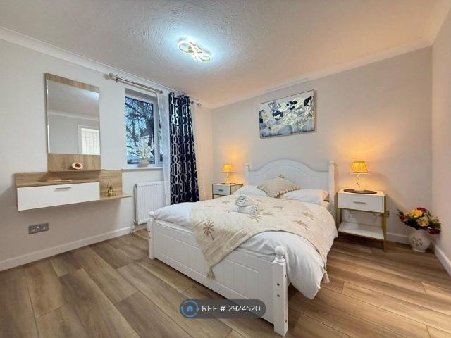 Kestrel House, Farnham GU9, 1 bed flat to rent, £1,400 pcm | PrimeLocation
