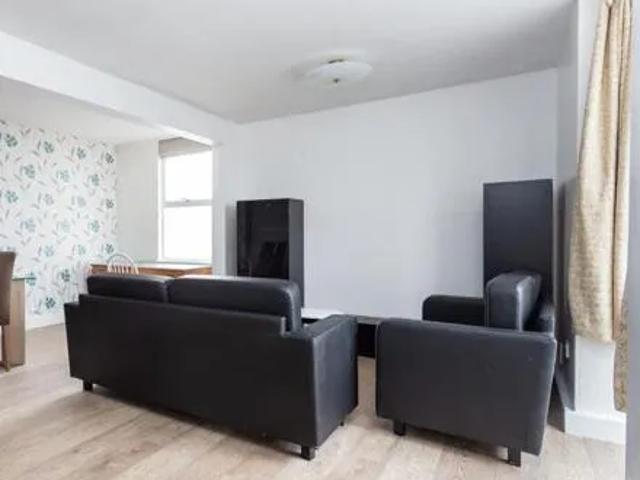 Kestrel House, Londres, London, Sw11 | 3 bed apartment for rent #166279933 | Rentberry
