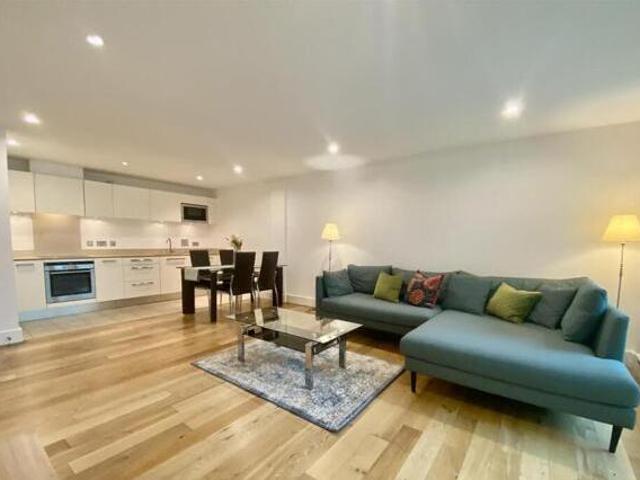 Kestrel House, St George Wharf, 2 Bedroom Flat