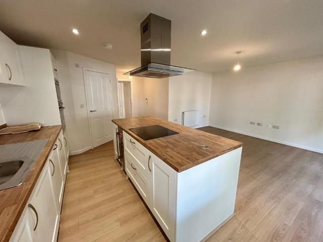 Kestrel House, Sandpiper Drive. 2 bed flat to rent £1,195 pcm £276 pw