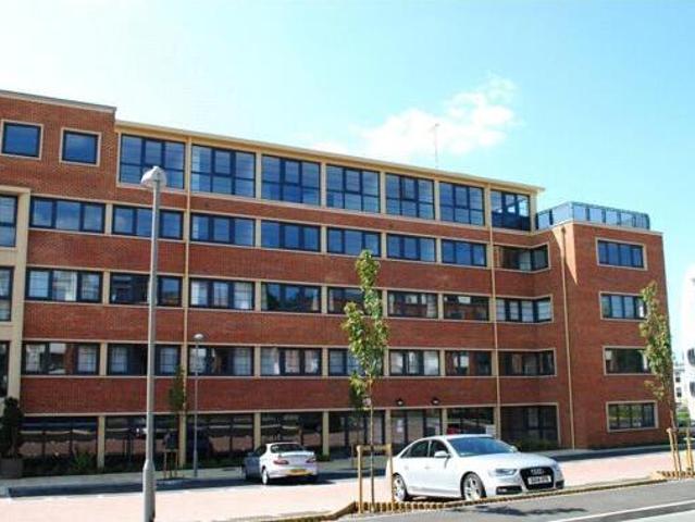 Kestrel Road, Farnborough, 2 Bedroom Apartment