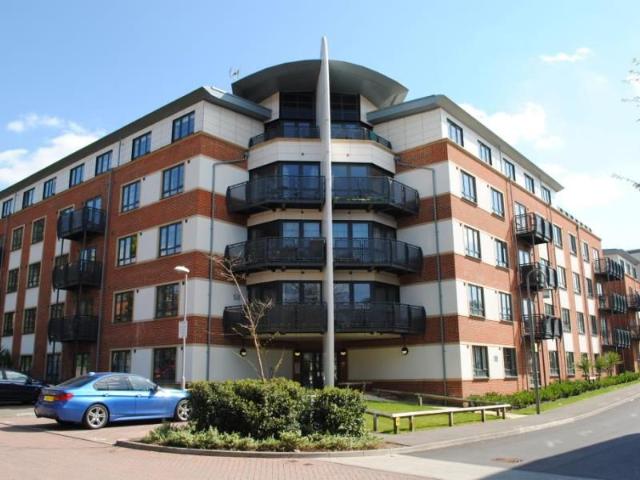 Kestrel Road, Farnborough GU14, 1 bed flat to rent, £1,250 pcm | PrimeLocation