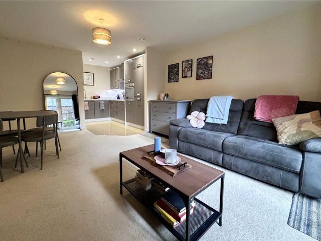 Kestrel Road, Farnborough, Hampshire, GU14