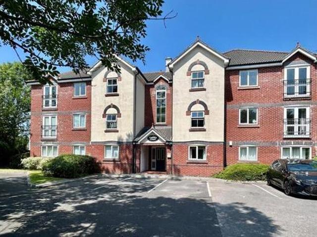 Keswick Court, Downes Way, 2 Bedroom Apartment