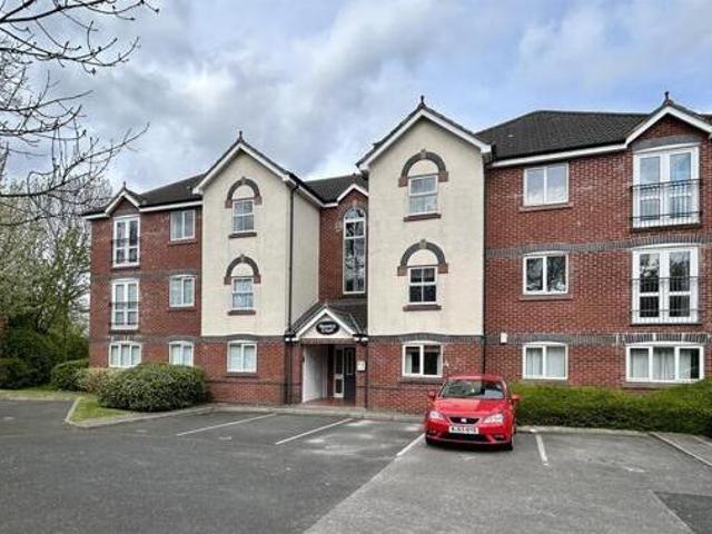 Keswick Court, Downes Way, 2 Bedroom Apartment