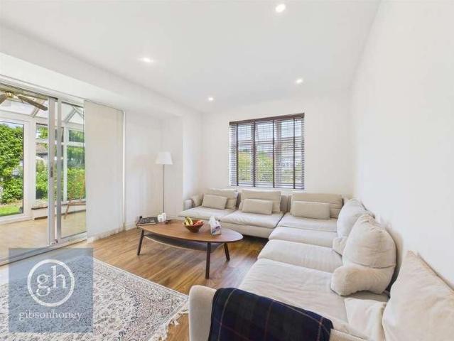 Keswick Gardens, Ruislip, HA4