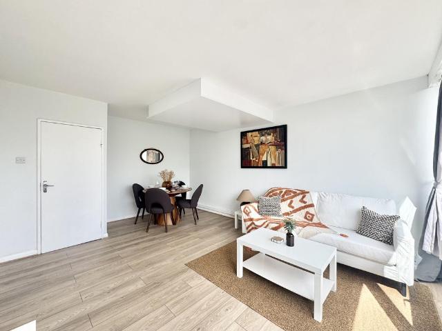 Keswick Road, London SW15 2 bed apartment to rent £3,450 pcm £796 pw