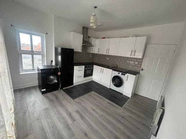 Kettering Road, Northampton NN1, 2 bed flat to rent, £800 pcm | PrimeLocation
