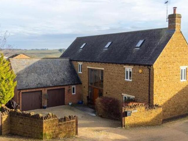 Kettle Close, Grimscote, 4 Bedroom Barn