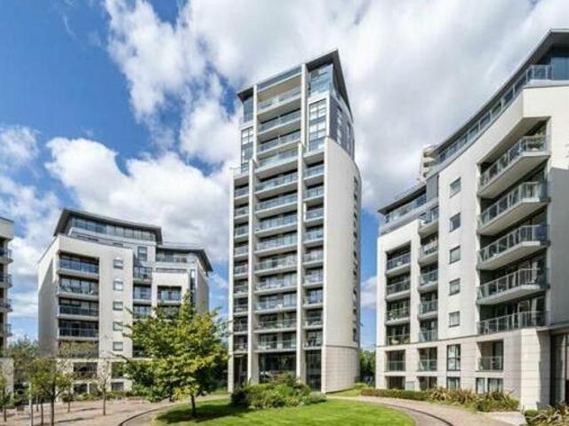 Kew Bridge, Pump House Crescent, Brentford, 3 Bedroom Apartment