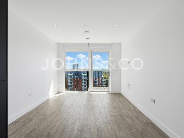 Kew Bridge Rise, Kew Bridge, London TW8, 1 bed flat to rent, £2,100 pcm | PrimeLocation