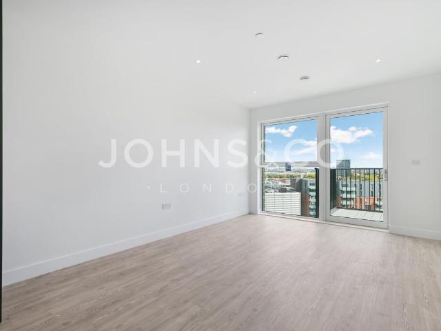 Kew Bridge Rise, Kew Bridge, London TW8, 1 bed flat to rent, £2,200 pcm | PrimeLocation