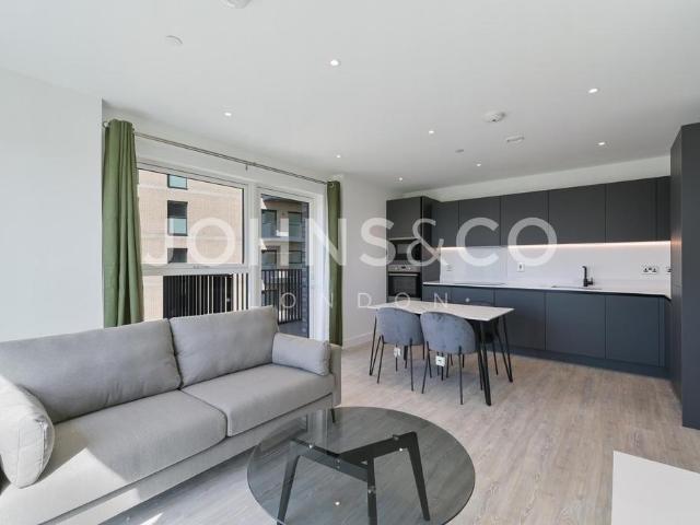 Kew Bridge Rise, Kew Bridge, London, TW8 2 bed apartment to rent £2,648 pcm £611 pw