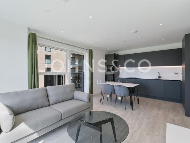 Kew Bridge Rise, Kew Bridge, London TW8, 2 bed flat to rent, £2,650 pcm | PrimeLocation